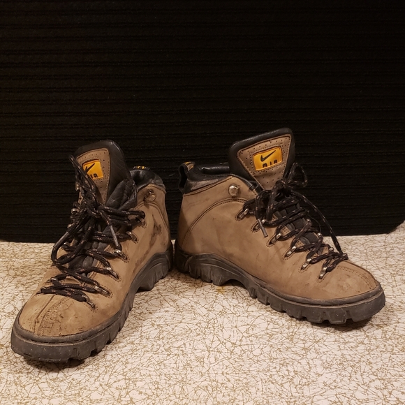Nike | Shoes | Vintage 9s Nike Air Acg Womans Brown Leather Hiking Boot | Poshmark